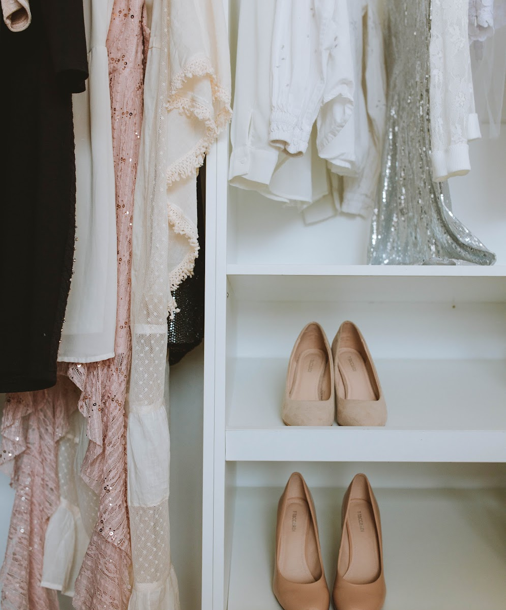 Comment bien organiser sa garde-robe pour un rangement impeccable ...